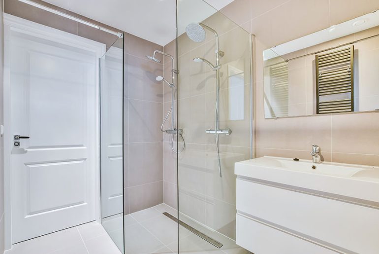 The Ultimate Guide to Choosing Premium glass shower doors for a Stylish ...