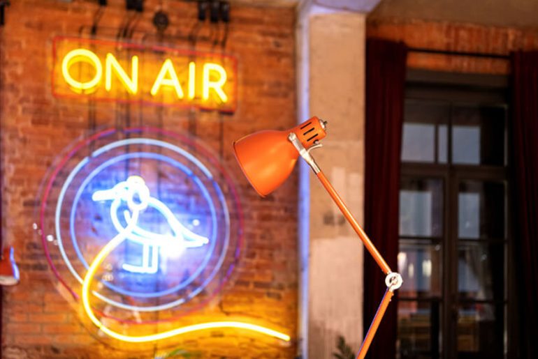 How to Use Custom Neon Signs as Professional Home Studio Backdrops ...