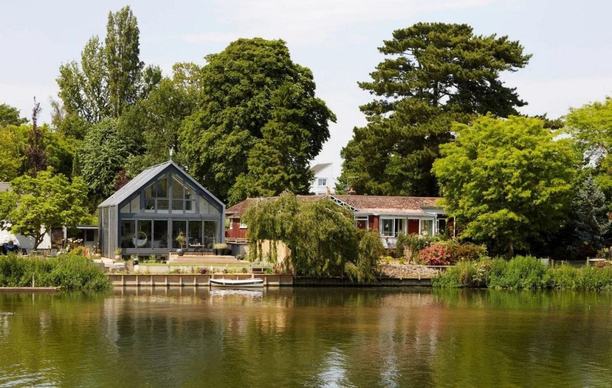 Amphibious housing for flood-prone Dutch waterways - RTF | Rethinking ...