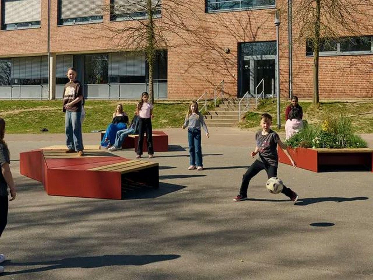 Adaptive street furniture responding to crowds in Scandinavia - RTF ...