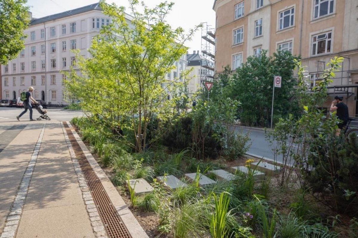 Adaptive street furniture responding to crowds in Scandinavia - RTF ...